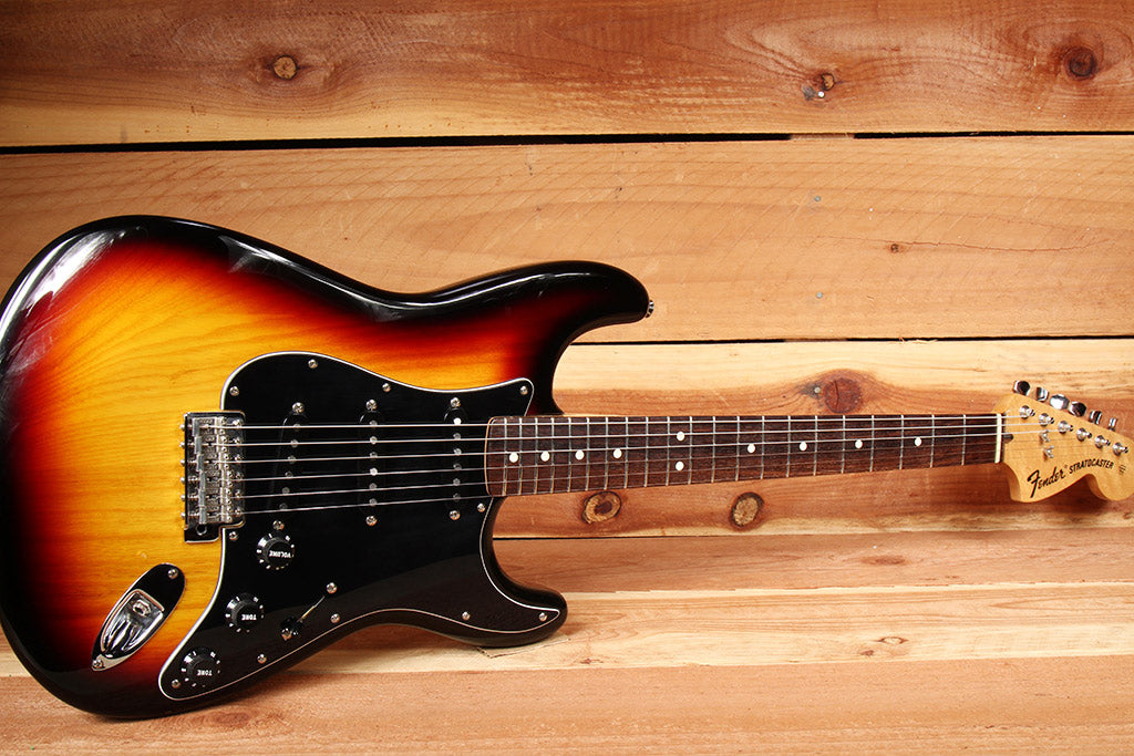 FENDER 70s Stratocaster RARE COLORS Clean! + HSC Sunburst Re-issue Str ...
